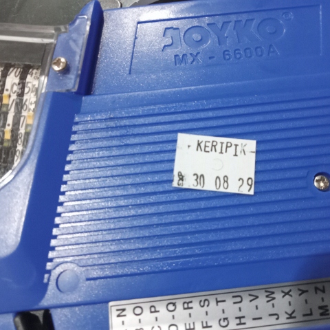 Alat Label 2 baris huruf & angka untuk kode produksi nama barang ...