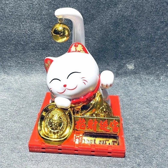 Terbaru Kucing Hoki Maneki Neko Tangan Goyang Solar Kado Imlek Hongsui ...