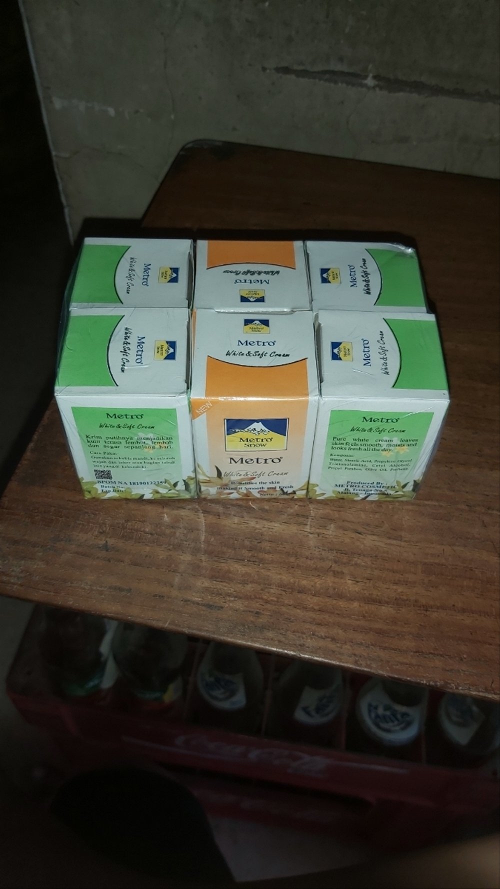 Hazeline Metro Snow White and Soft Cream 60 gram 1 Pak isi 6 PCS ...