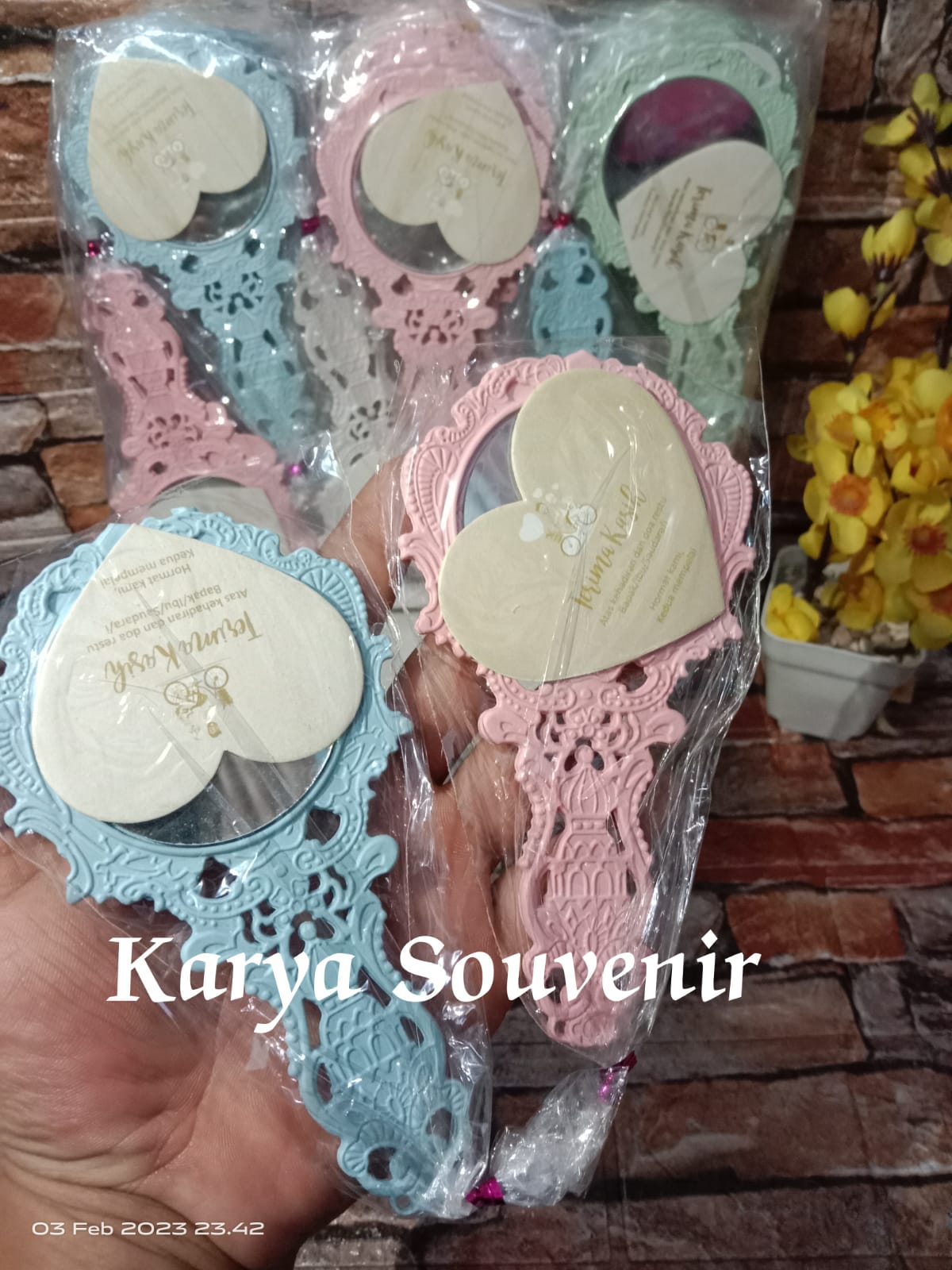 isi 50 pcs souvenir pernikahan kaca cermin ukir batik warna soft ...