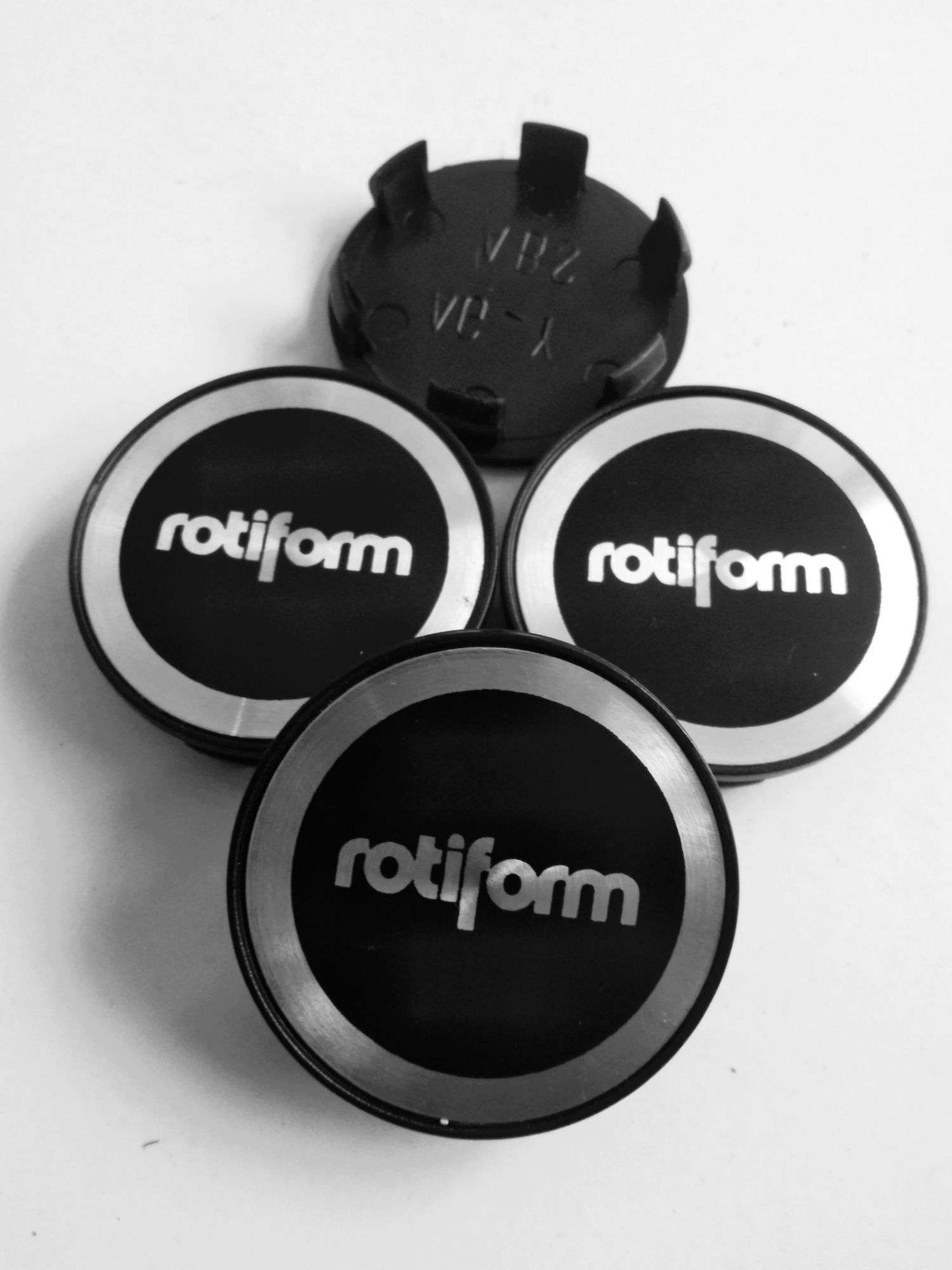 Dop center velg logo rotiform. Variasi datar hitam diameter 5,2 cm ...