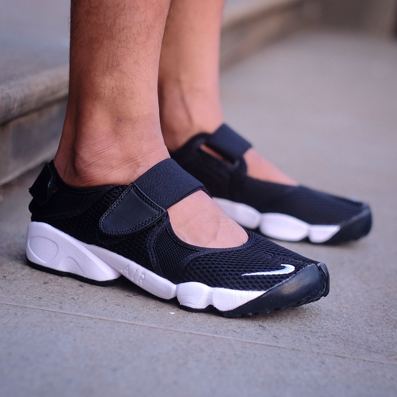 Sepatu Sneakers Wanita Air Rift Black White / Sepatu Sneaskers Kasual ...