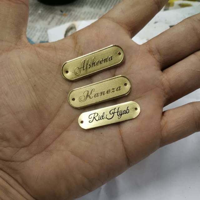 LABEL PLAT HIJAB KUNINGAN ATAU STAINLESS 10 PCS | Lazada Indonesia