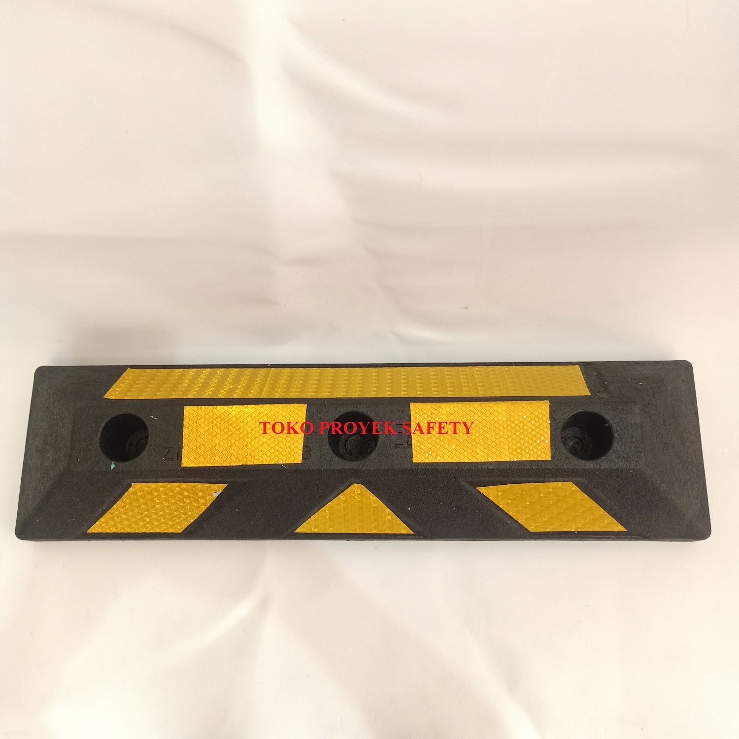 Wheel Stopper Pvc / Pengganjal Ban Mobil / Penahan Ban Mobil / Pembatas ...
