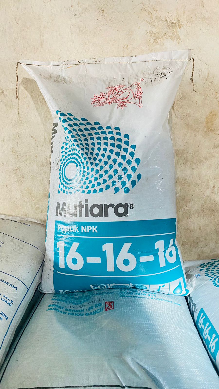 Pupuk NPK 16 16 16 MUTIARA KEMASAN 50kg dari MEROKE TETAP JAYA MANTAB ...