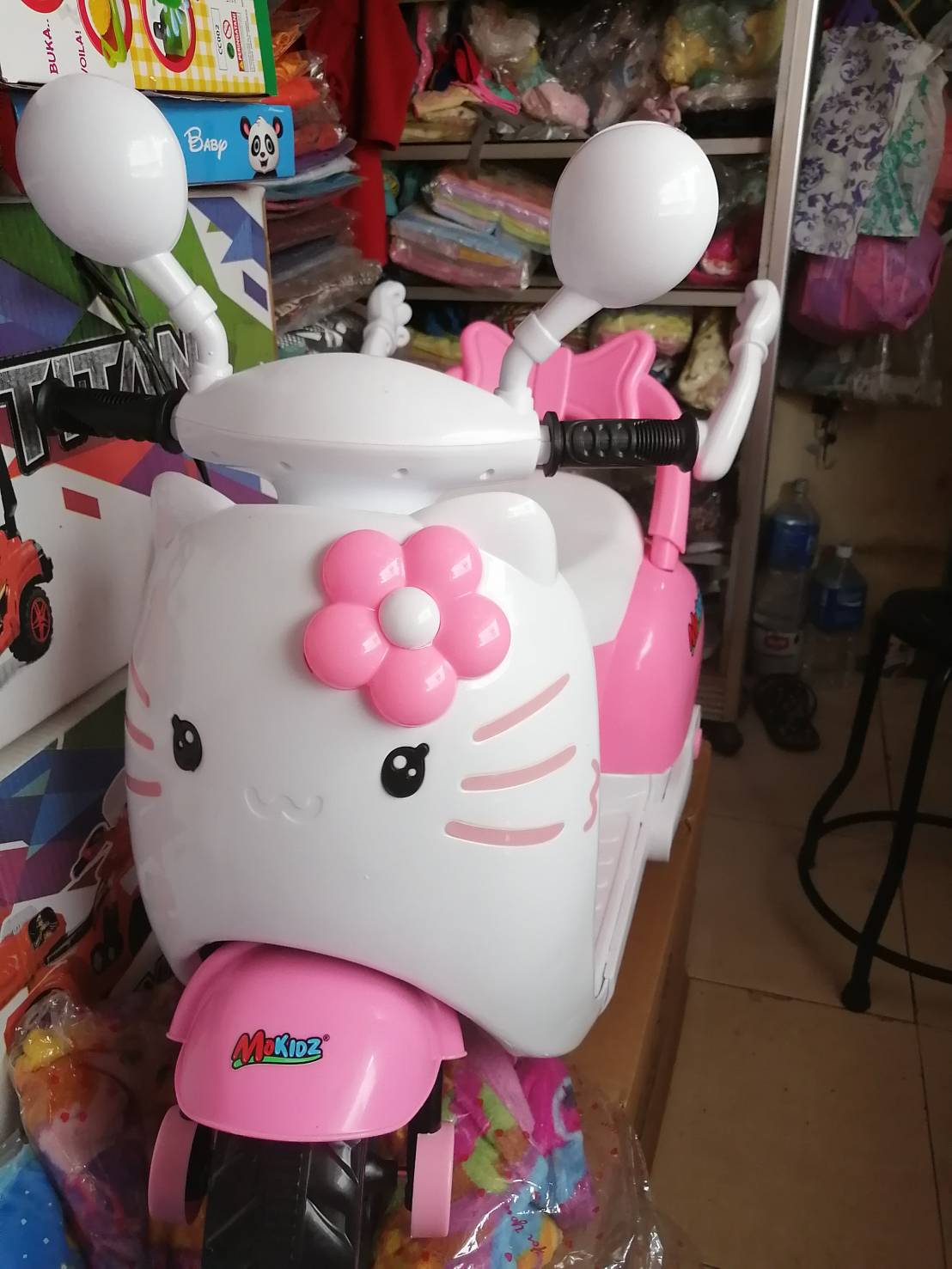 Motor Aki Anak Vespa Ride On Hello Kitty HLW-2688 Vespa Hello Kitty ...