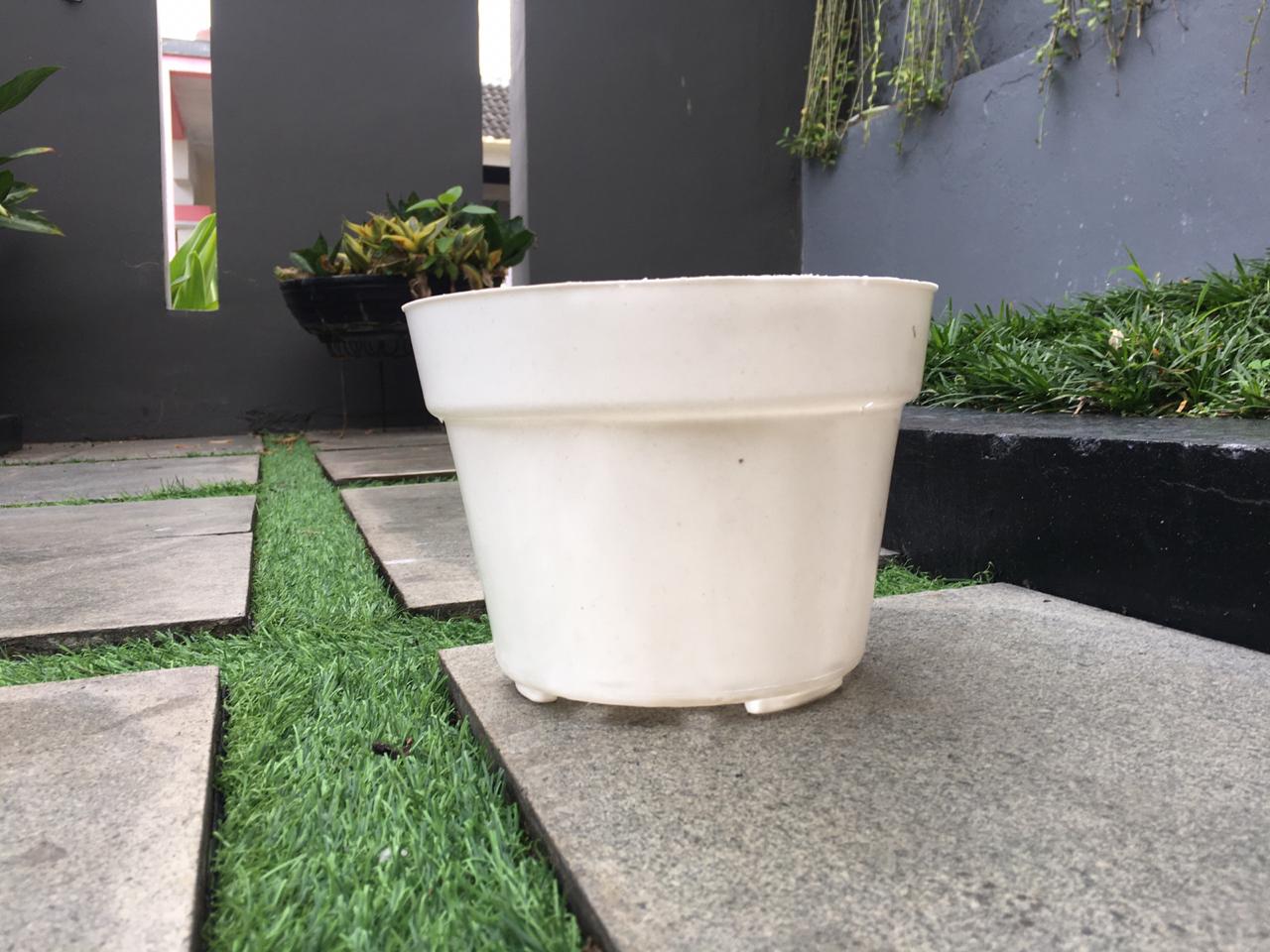 Pot Bunga Murah Pot Tanaman | Pot Plastik PUTIH uk 101517K17B & 20 cm ...