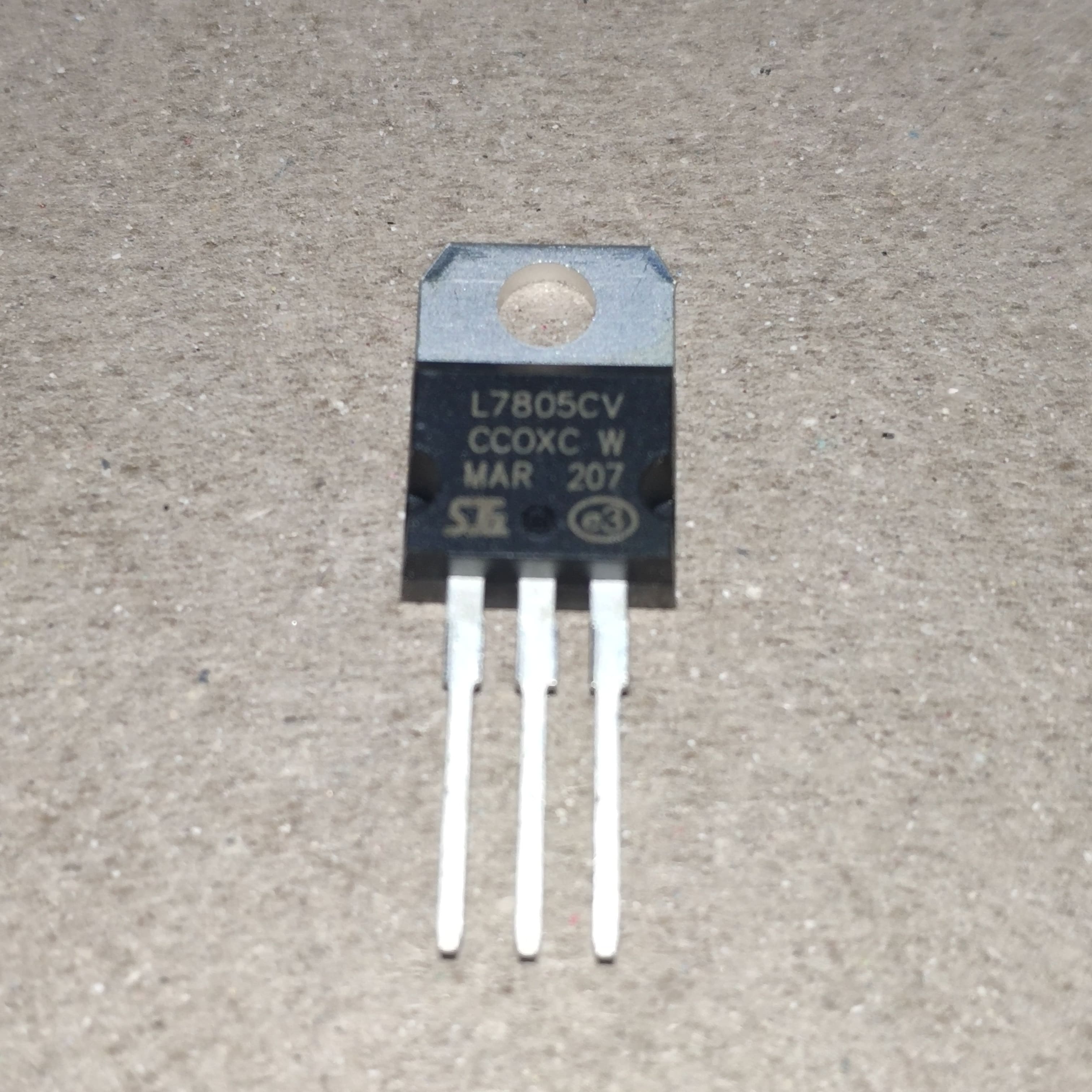 IC 7805 STABILIZER REGULATOR TRANSISTOR. L7805CV | Lazada Indonesia