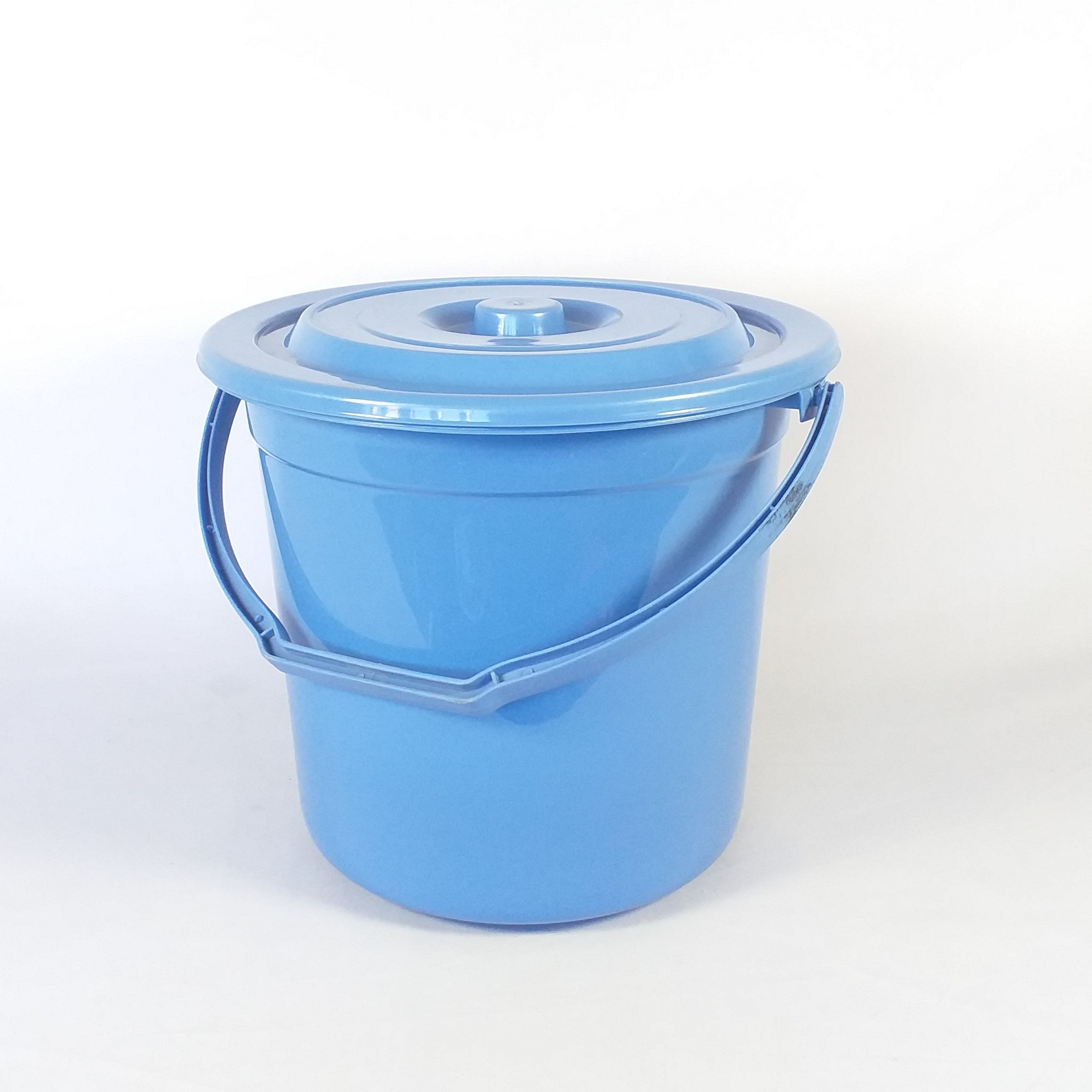 Ember Plastik Murah Ukuran 6 Galon Kapasitas 25 Liter Warna Biru ...