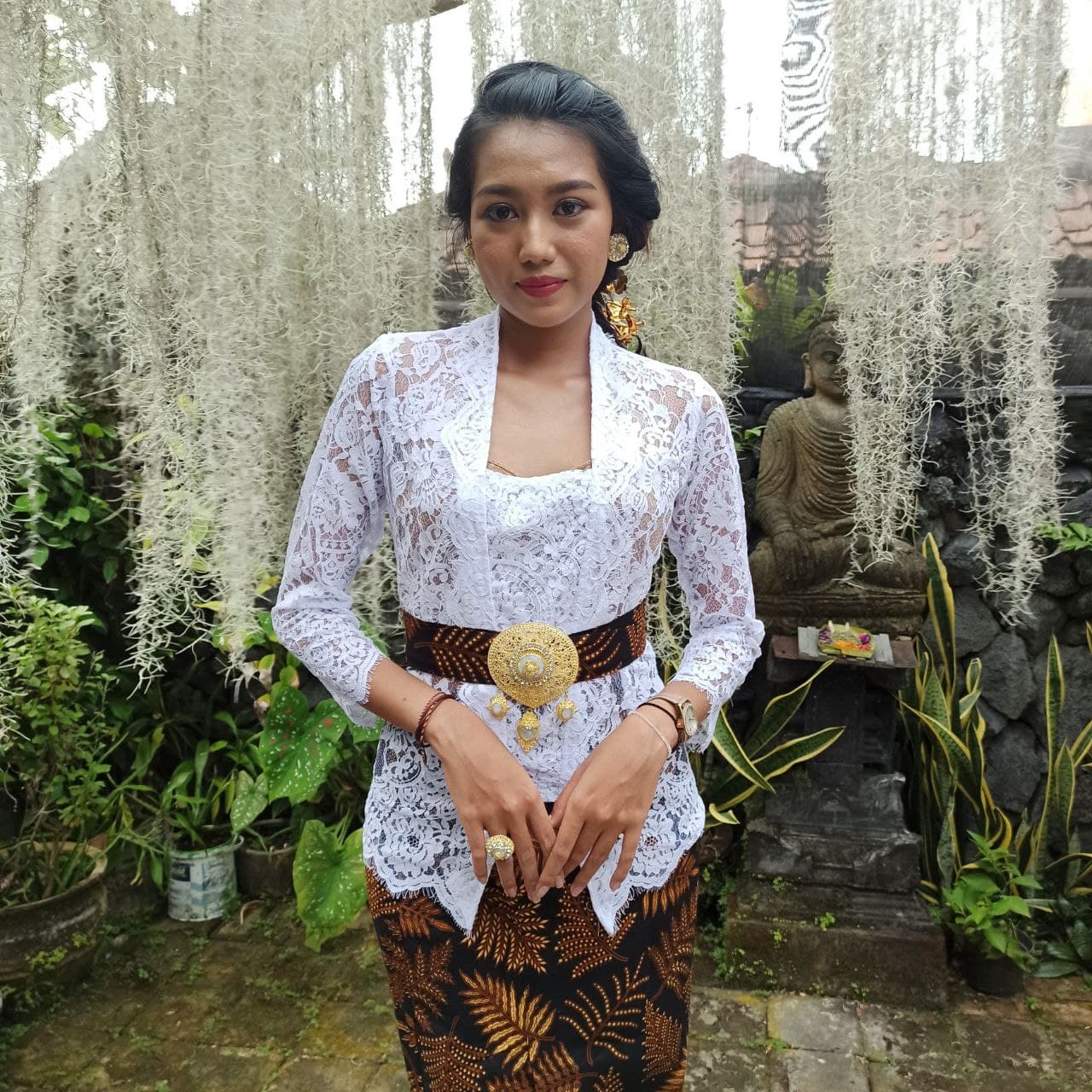 Sixmo Baju Kebaya Brokat Semi france Setelan kebaya Spesial putih dan ...