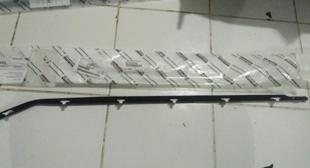 Pelipit Karet Kaca Pintu Depan Luar Kanan Toyota New Veloz 68160-BZ040 ...