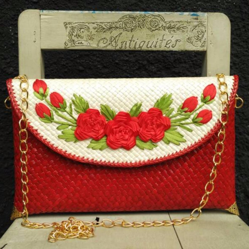 Djogja Klasik Clutch Anyaman Pandan Sulam Bunga Rantai - Merah | Lazada ...