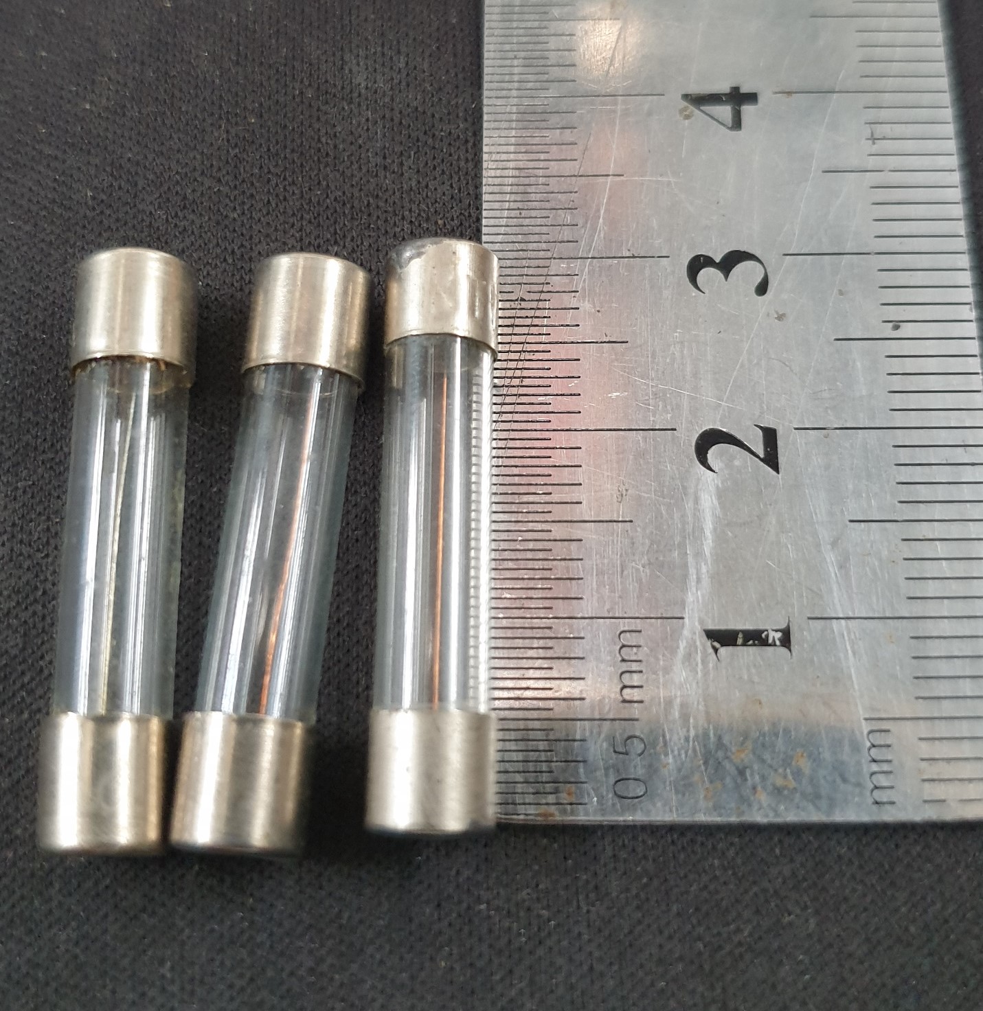 Fuse Kaca 2Amp 250v Glass Fuse Sekring 270mm x 6mm Diameter | Lazada ...