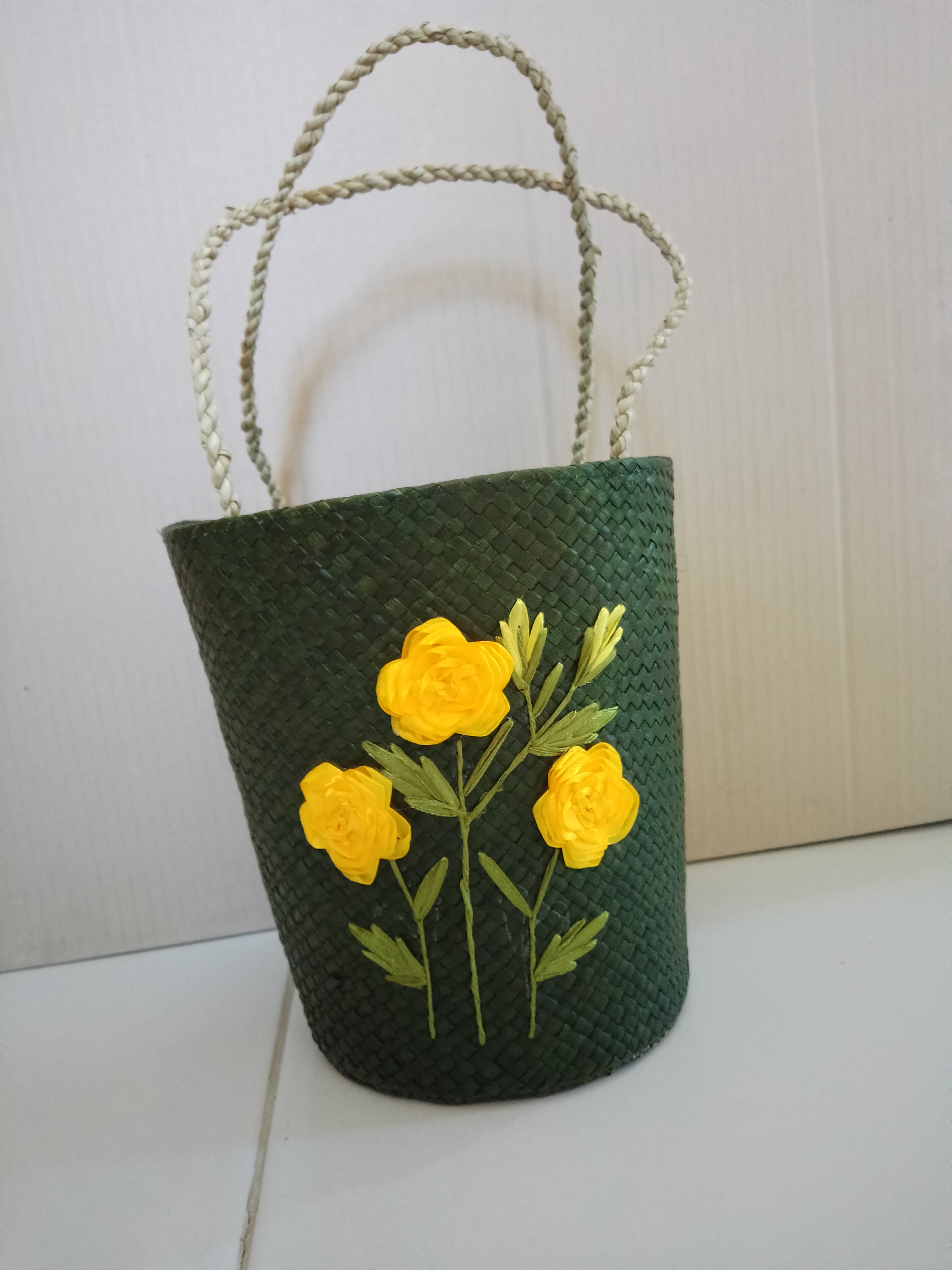 tas parcel pandan EMBER SULAM WARNA tas hampers /tas parcel anyaman ... tas parcel pandan EMBER SULAM WARNA tas hampers /tas parcel anyaman ...