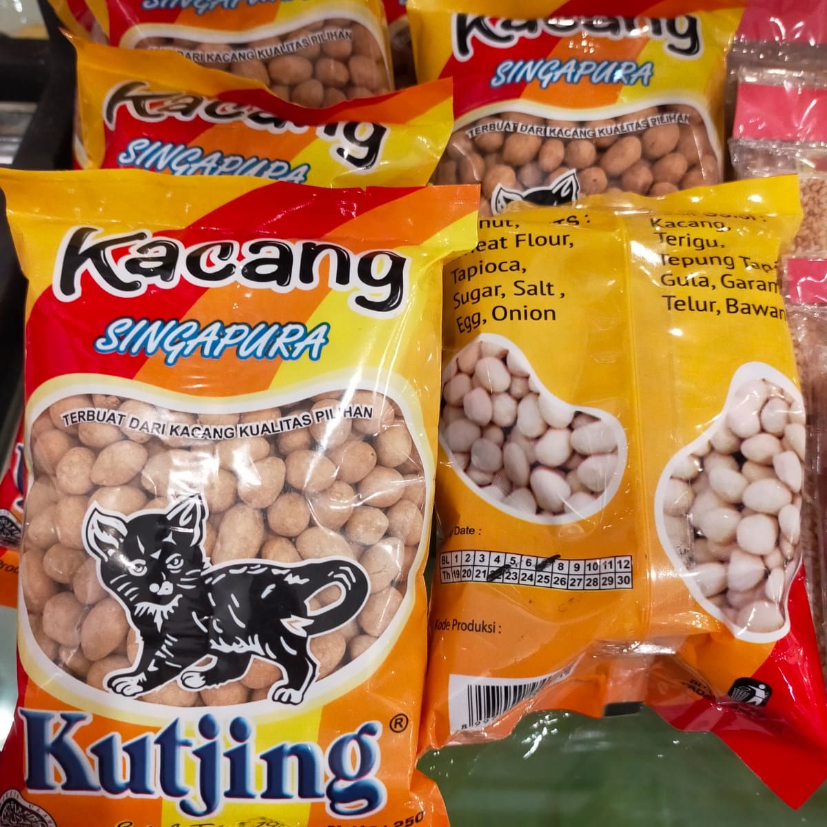 Kacang ATOM Singapura CAP Kutjing 250gr Oleh oleh Khas Solo | Lazada ...