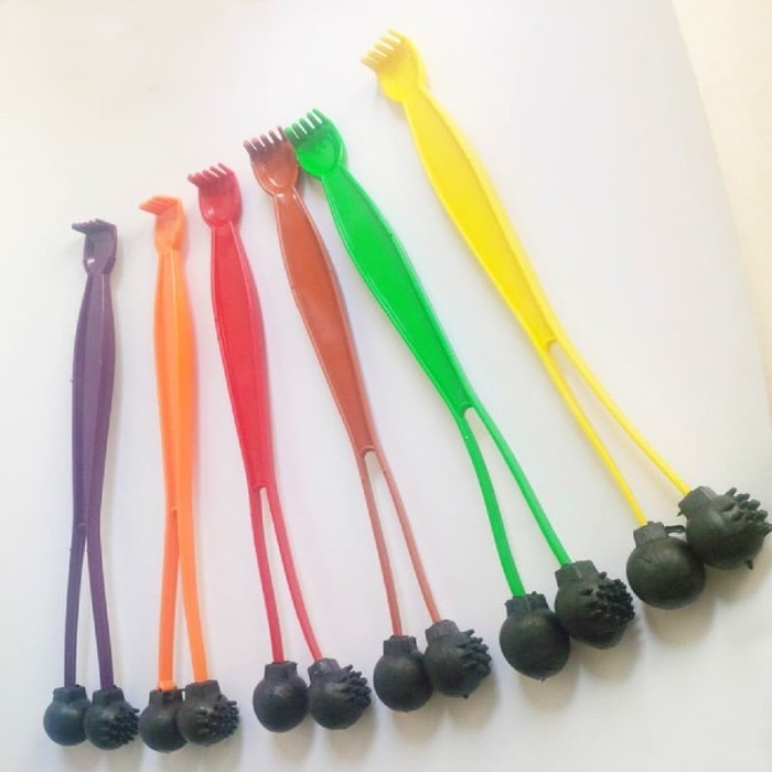 Alat Pijat Ketuk Garuk Punggung Garukan Tongkat Plastik Cakar Pengaruk ...