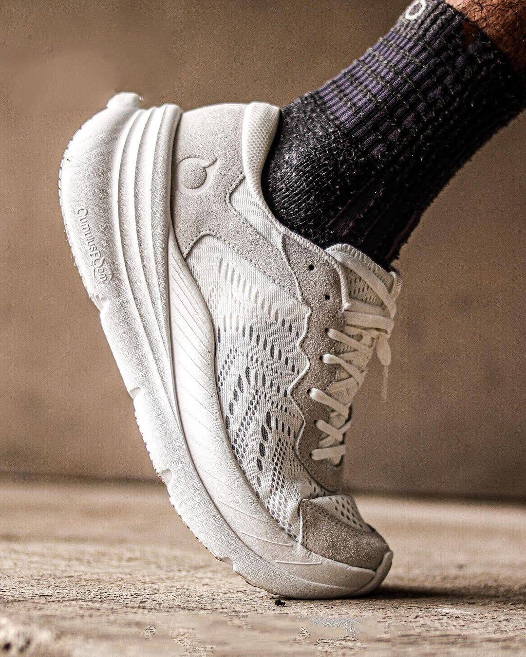 ortuseight hyperblast encore sl winter white/dark coal sepatu lari ...