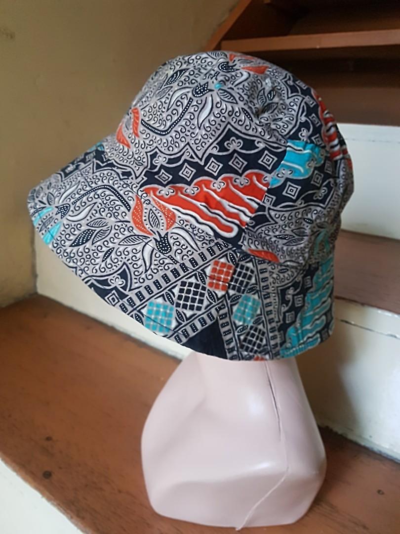 Topi batik bolak balik / topi pantai / topi santai murah / topi bucket ...