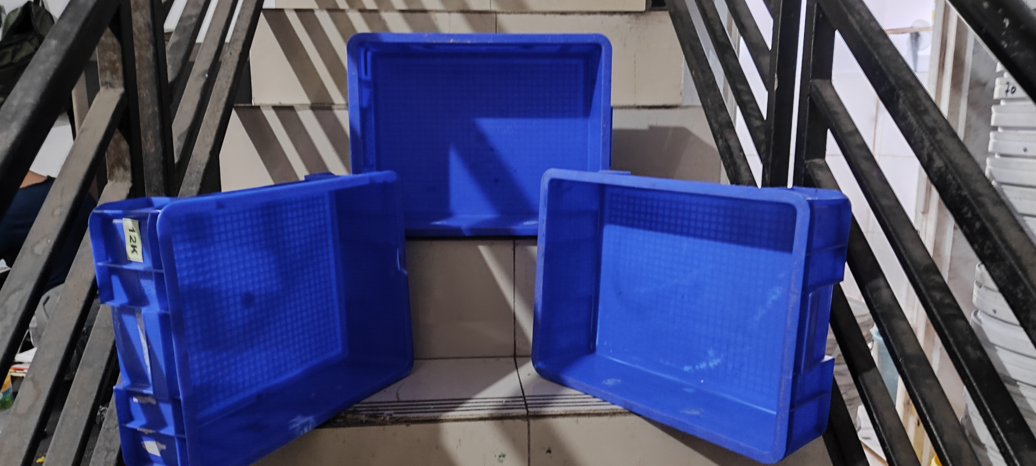 box rabbit plastik bekas 6644 / bak rapat kontener pelastik 6644 ...