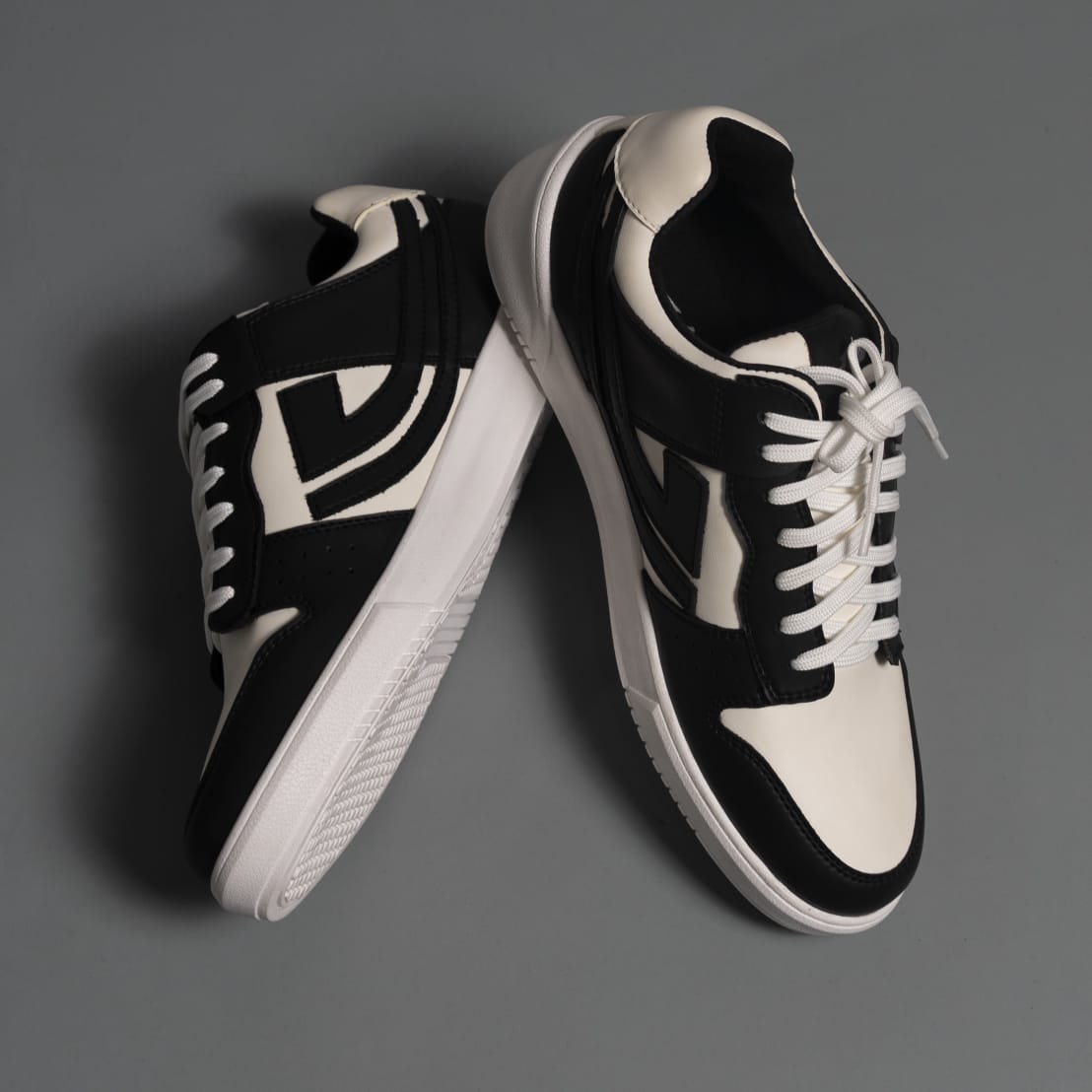 Sepatu Johnson - Omega Lowcut Black White | Lazada Indonesia