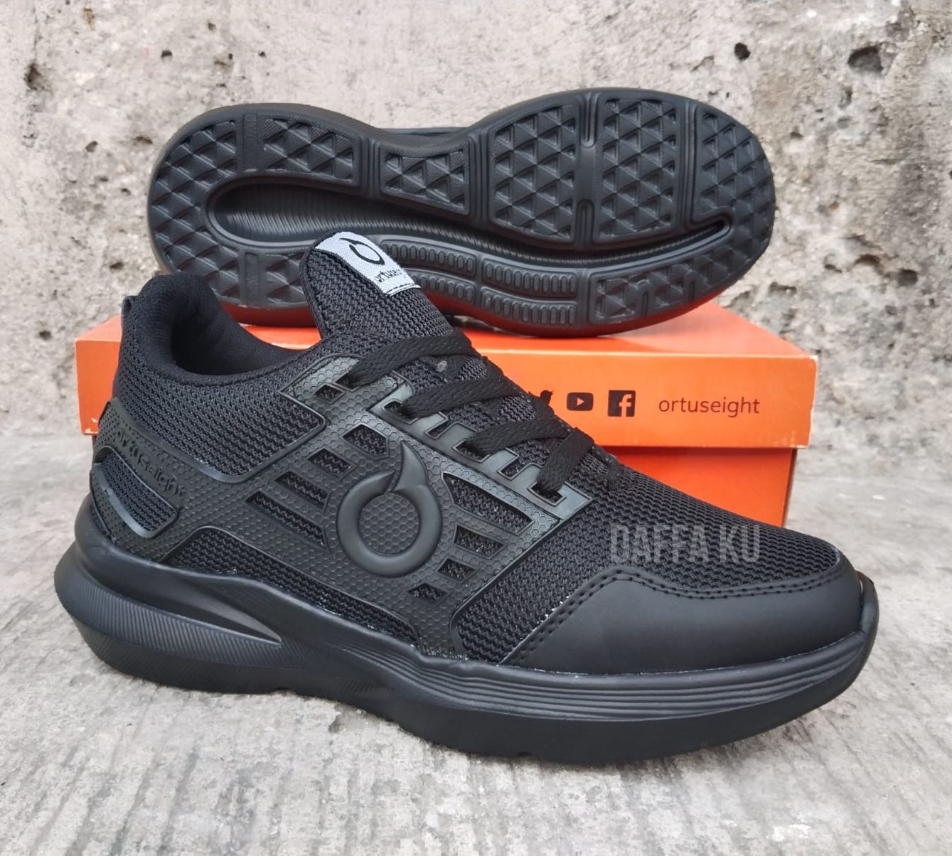 SNEAKERS PRIA WANITA FULLBLACK TERBARU. SEPATU PRIA WANITA WARNA HITAM ...