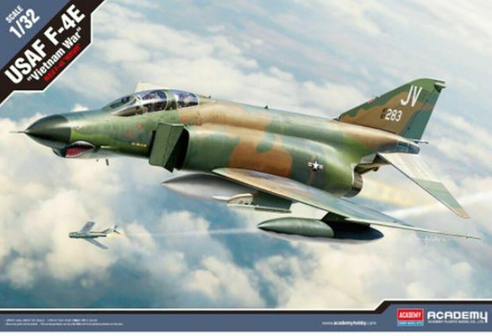 Academy Hobi 12133 132 USAF F-4E "; Perang Vietnam"; US Air Force ...