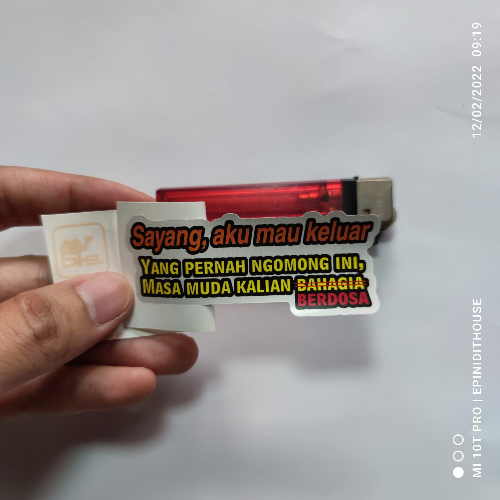 Stiker Sayang Aku Mau Keluar Kata Humor Lucu Viral Meme Motor Plesetan ...