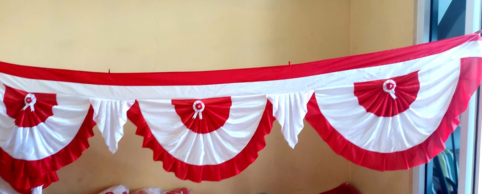 Bendera Merah Putih Backdrop Rumbai Circle Pita 5 Meter 5 Gelombang ...