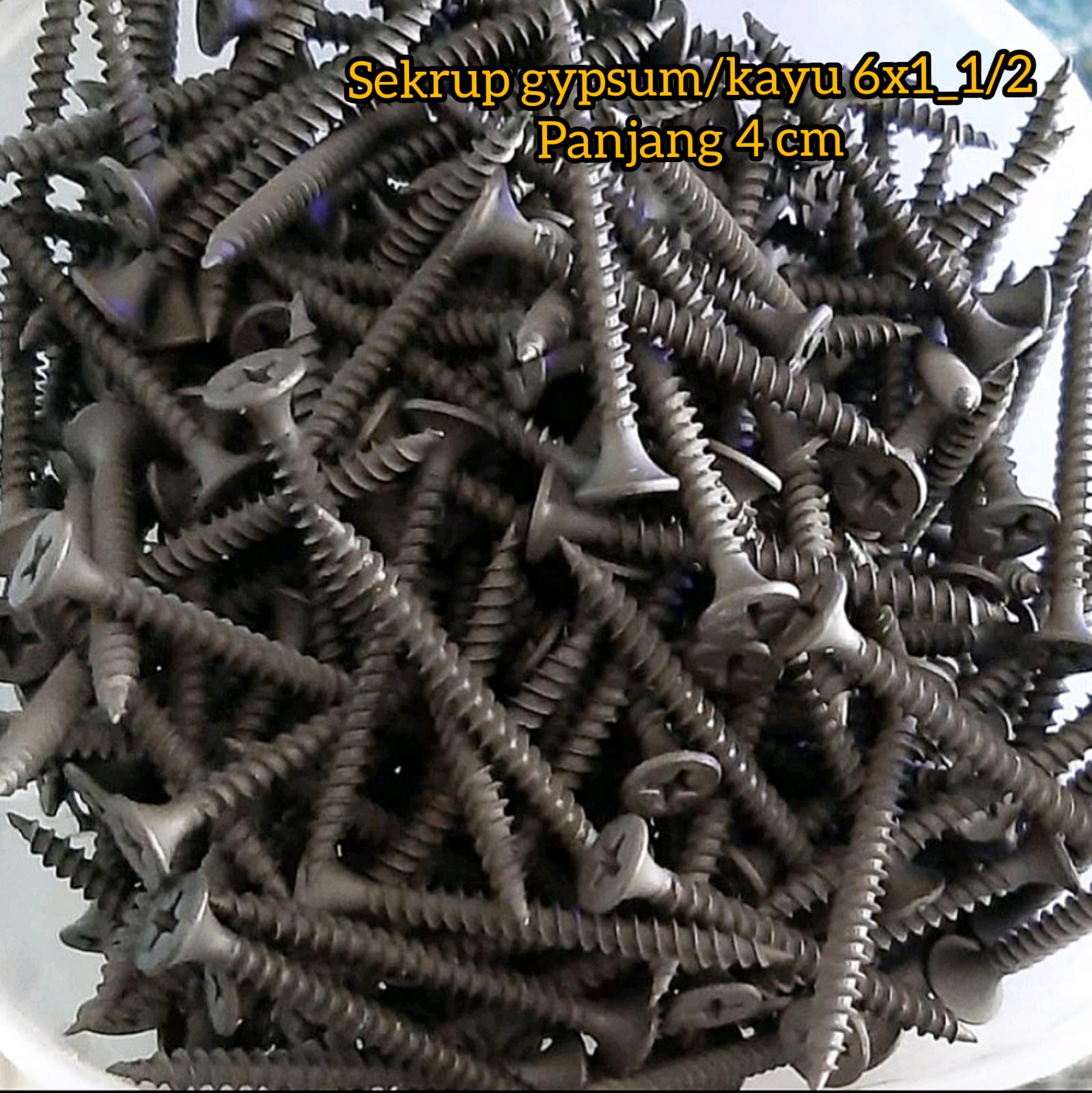 1 DUS skrup gypsum 4cm isi 1000pcs 1 dus sekrup gipsum 6x1-1/2" sekrup hitam 6 x1-1/2" 4 cm ...