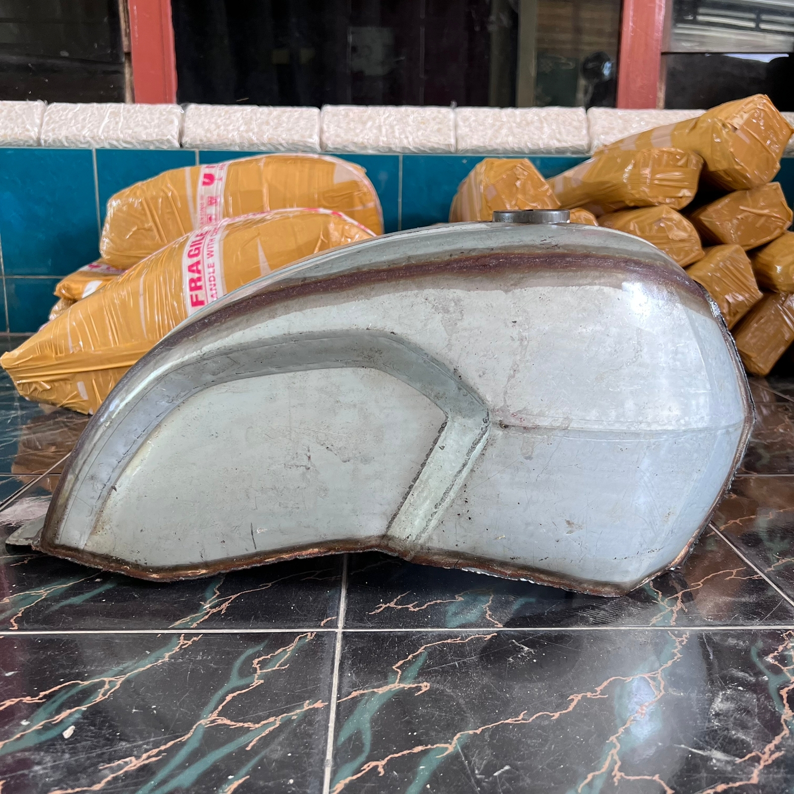 TANGKI CUSTOM BMW R9T TANGKI CUSTOM MODEL BMW R9T BMWR9T | Lazada Indonesia