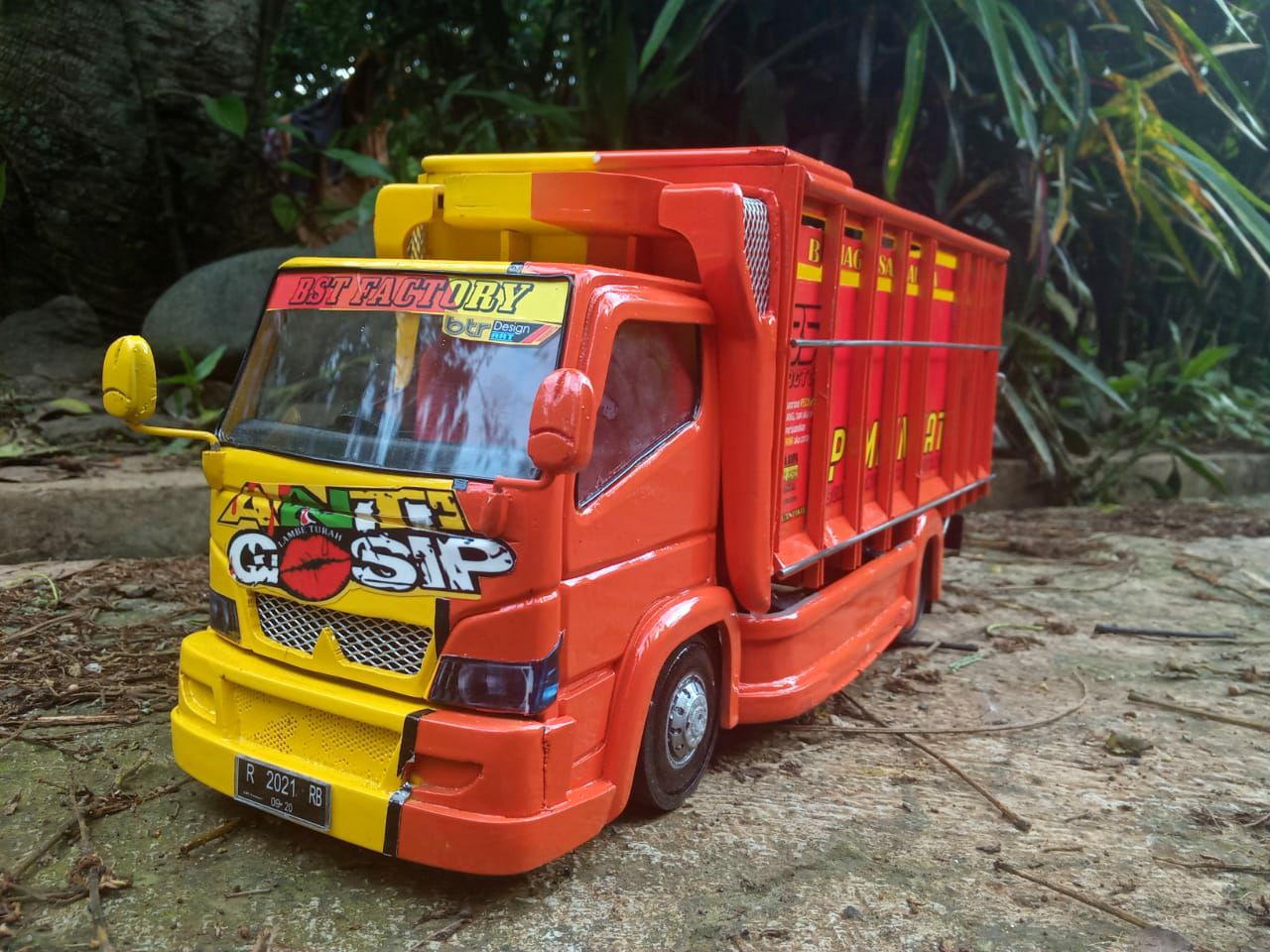 Minitur truk oleng parah bisa belok anti gosip, miniatur truk oleng ...