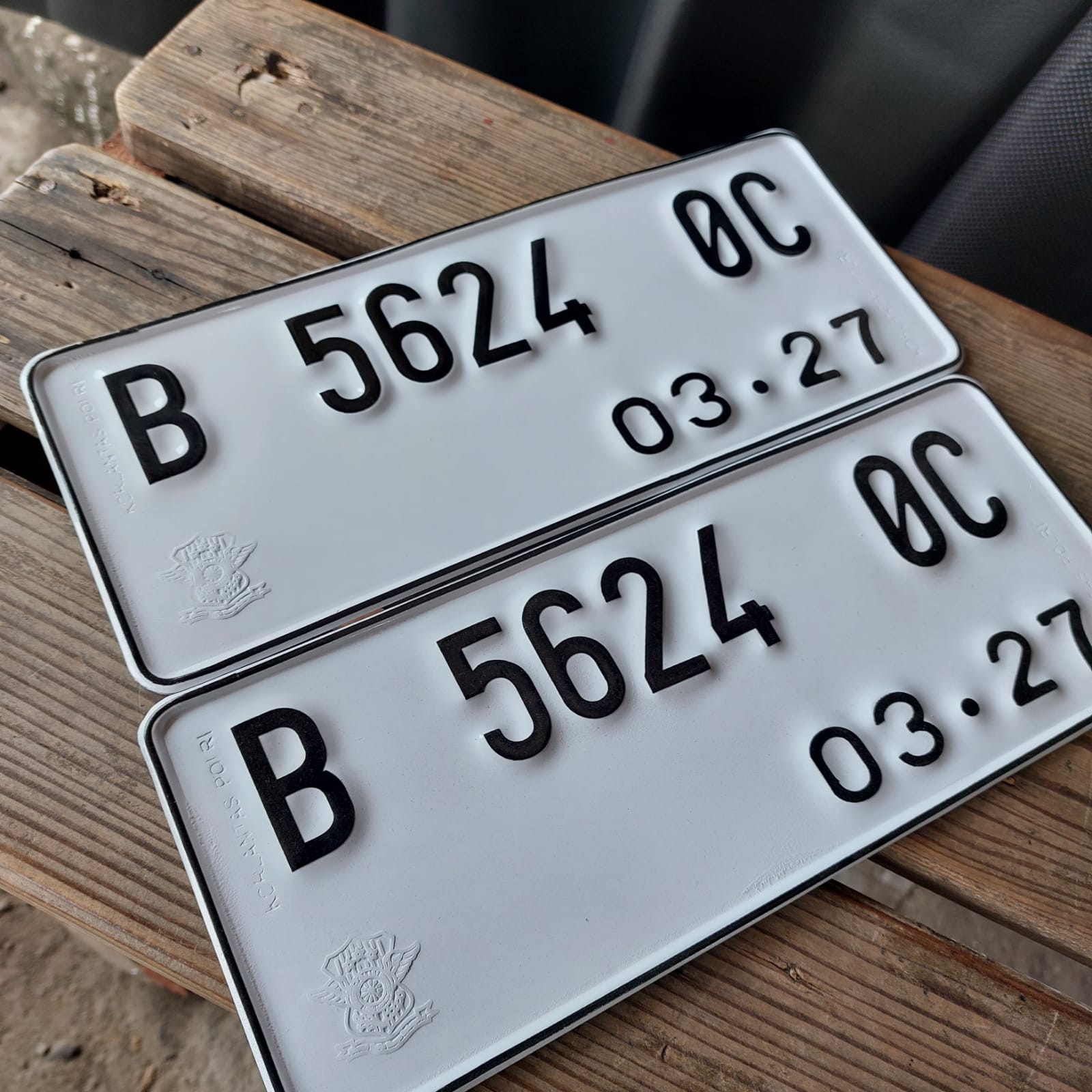 Plat Nomor Motor Ukuran Standar Putih Font Baru Dan Hitam Lama | Lazada ...