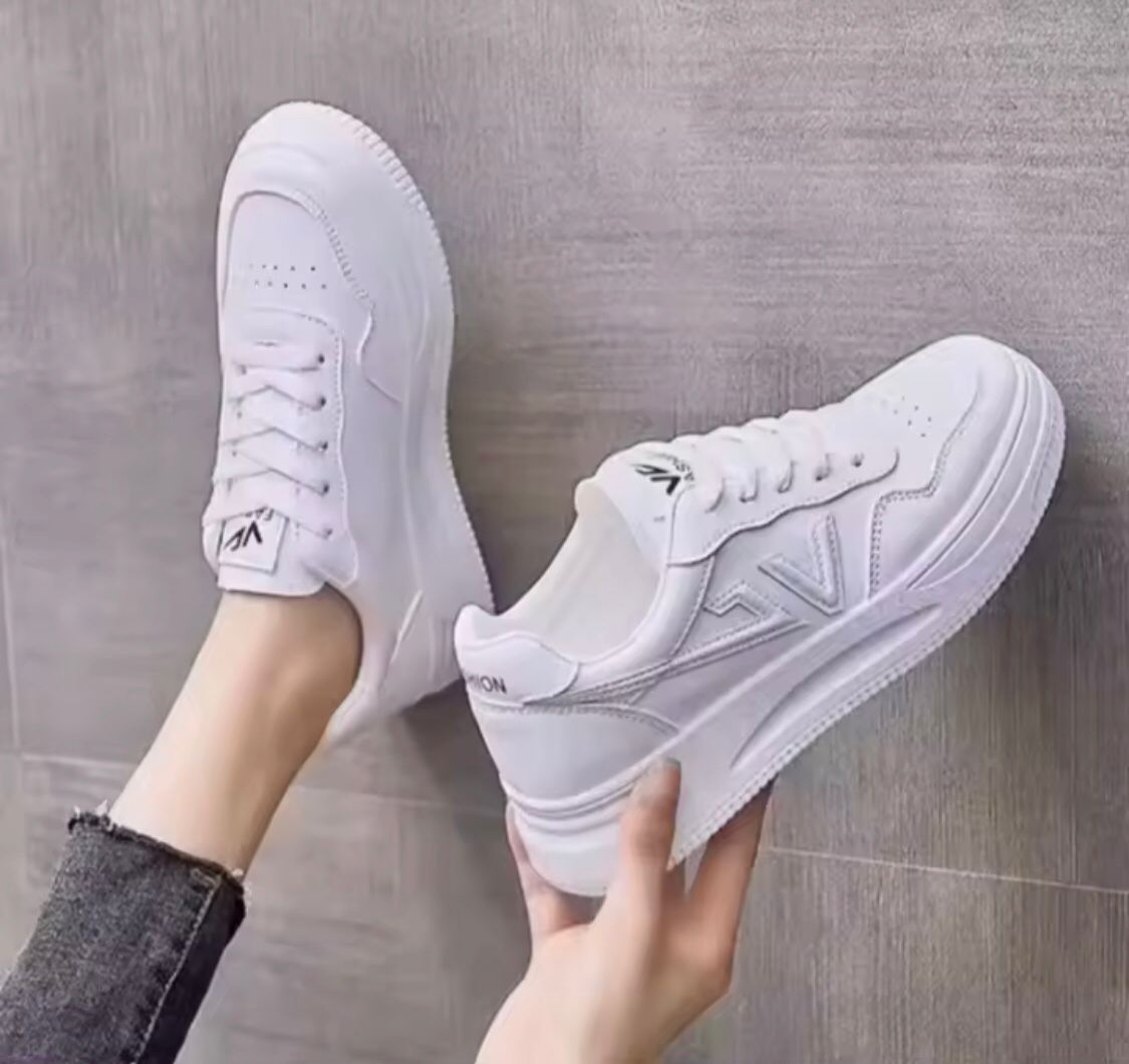 Sepatu putih wanita ootd 2024/Sepatu putih sneakers/Sepatu perempuan ...
