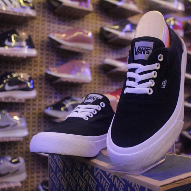 SEPATU VNS MONO HITAM BAHAN CANVAS MADE IN VIETNAM | Lazada Indonesia