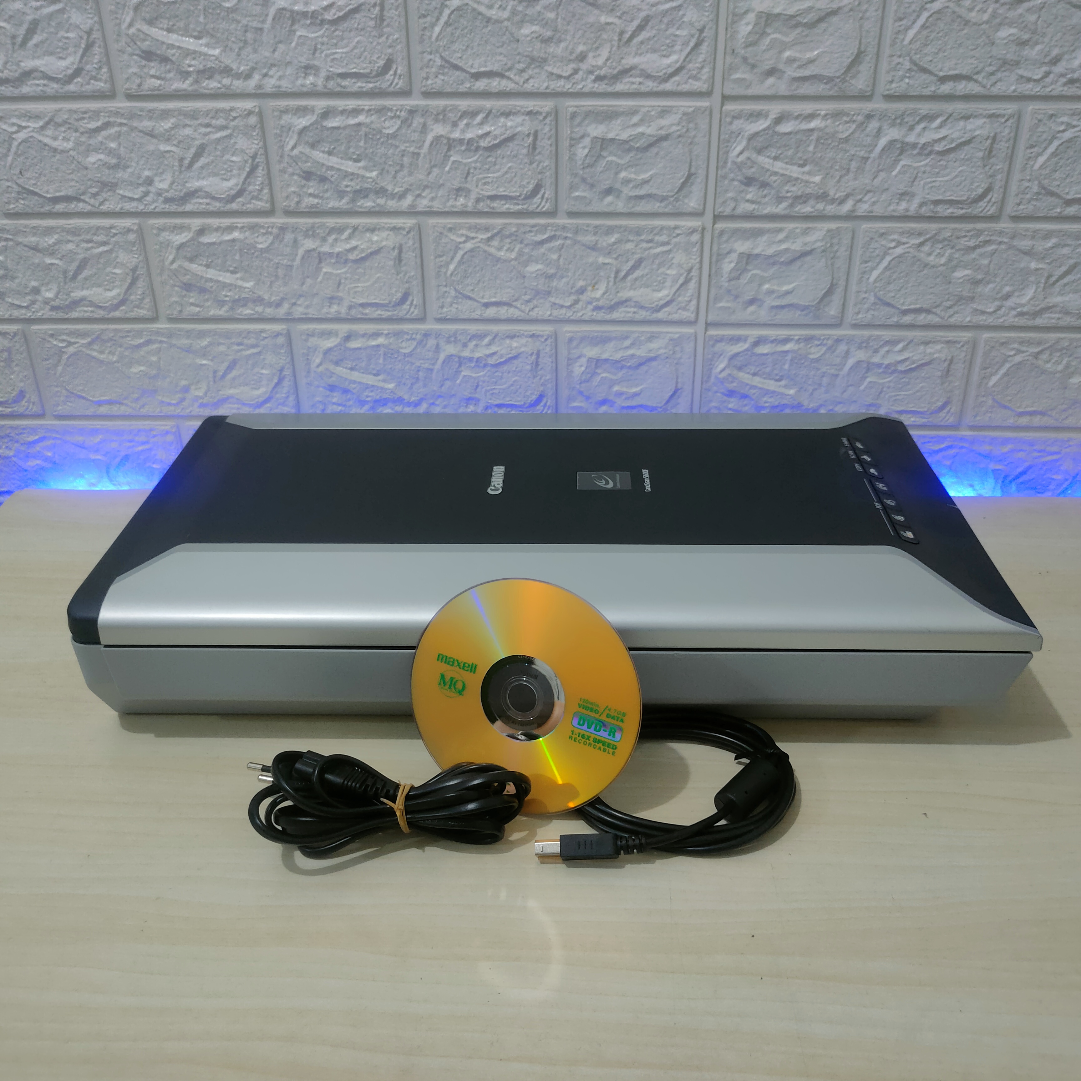 Scanner Canon 5600F Dokumen Dan Klise 4800 x 9600 dpi warna grey BW ...