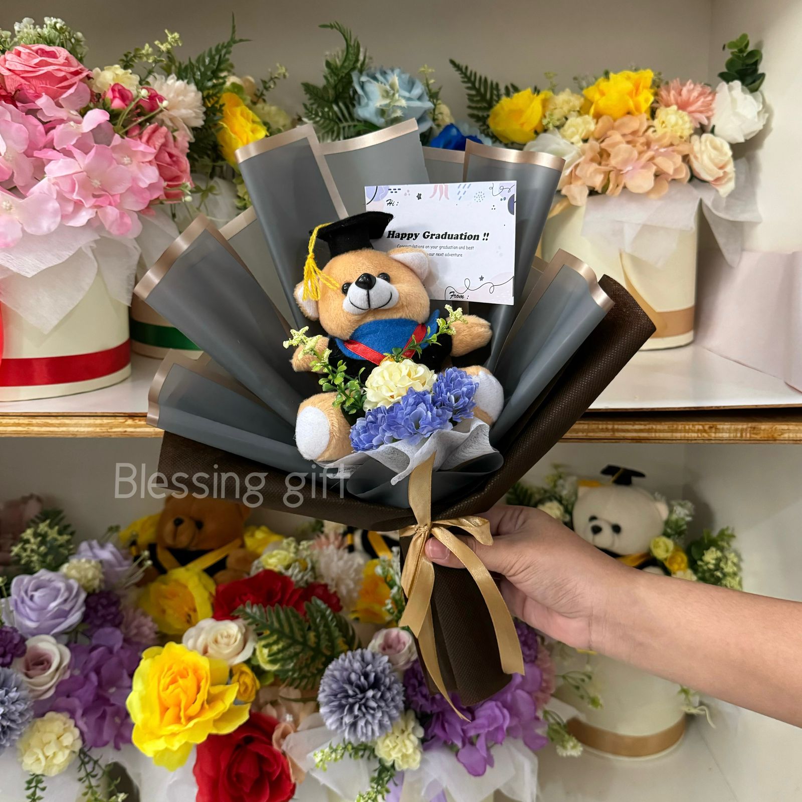 Kado wisuda | Graduation bouquet wisuda bucket wisuda - buket bunga ...