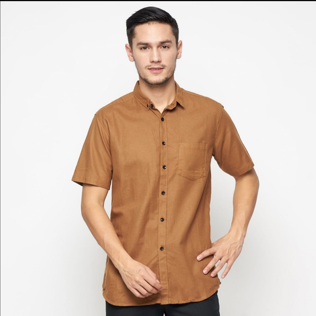 Kemeja Polos Pria Kekinian Slim Fit Warna Coklat / Cokelat Kopi Susu ...
