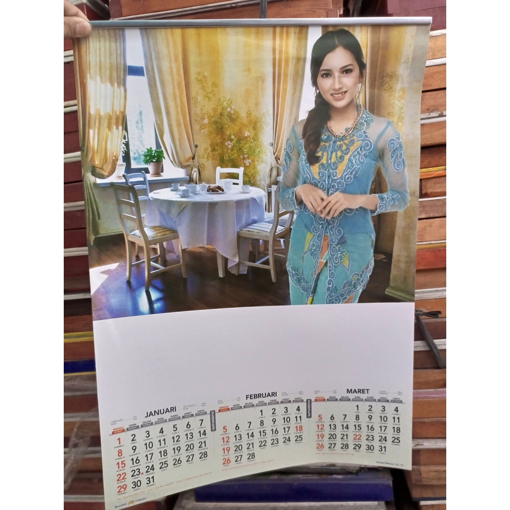 KALENDER DINDING WALL KALENDER TRIWULAN TAHUN 2023 MOTIF ARTIS KEBAYA ...