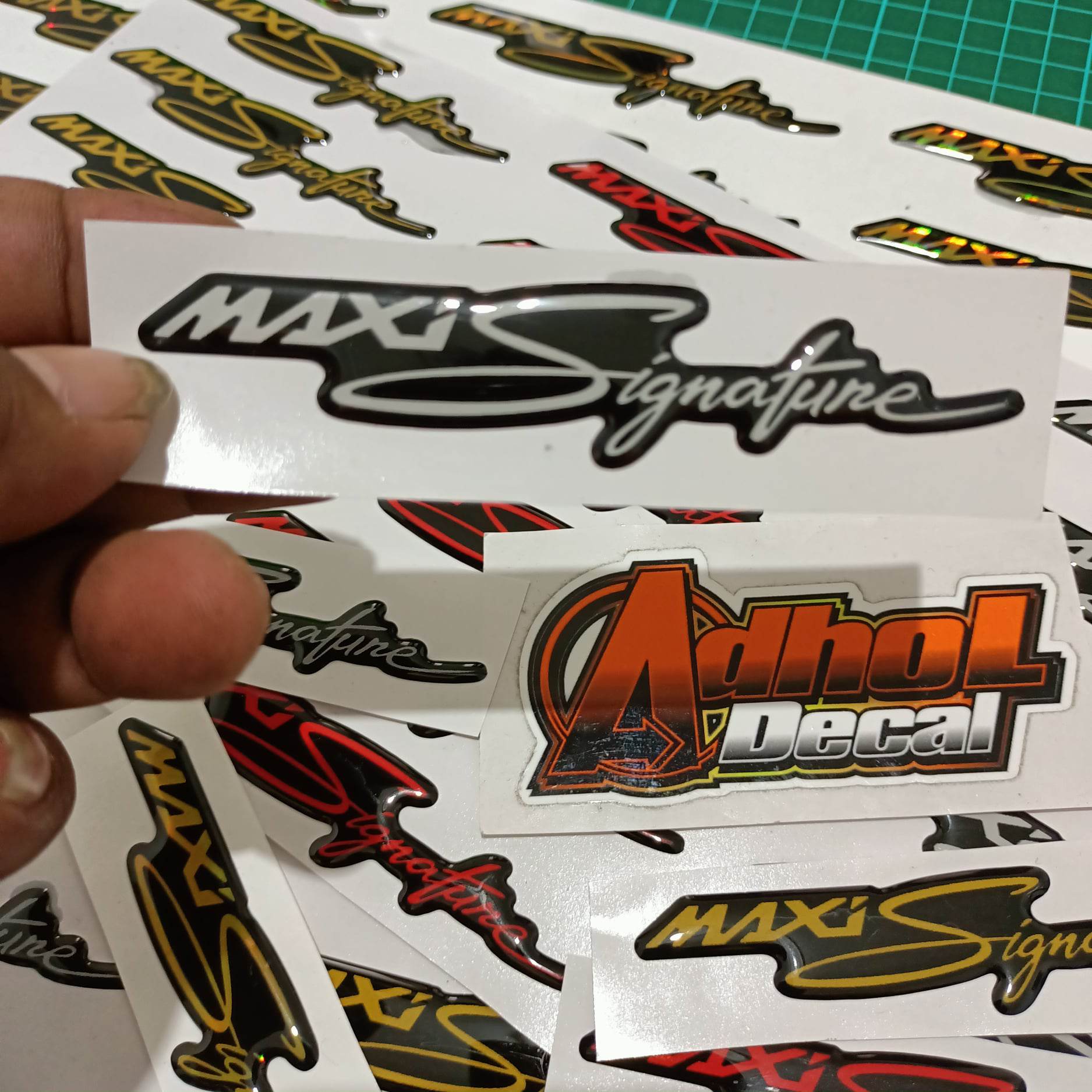 STIKER LOGO TIMBUL EMBLEM MAXI SIGNATURE HOLOGRAM AEROX NMAX XMAX LEXI ...