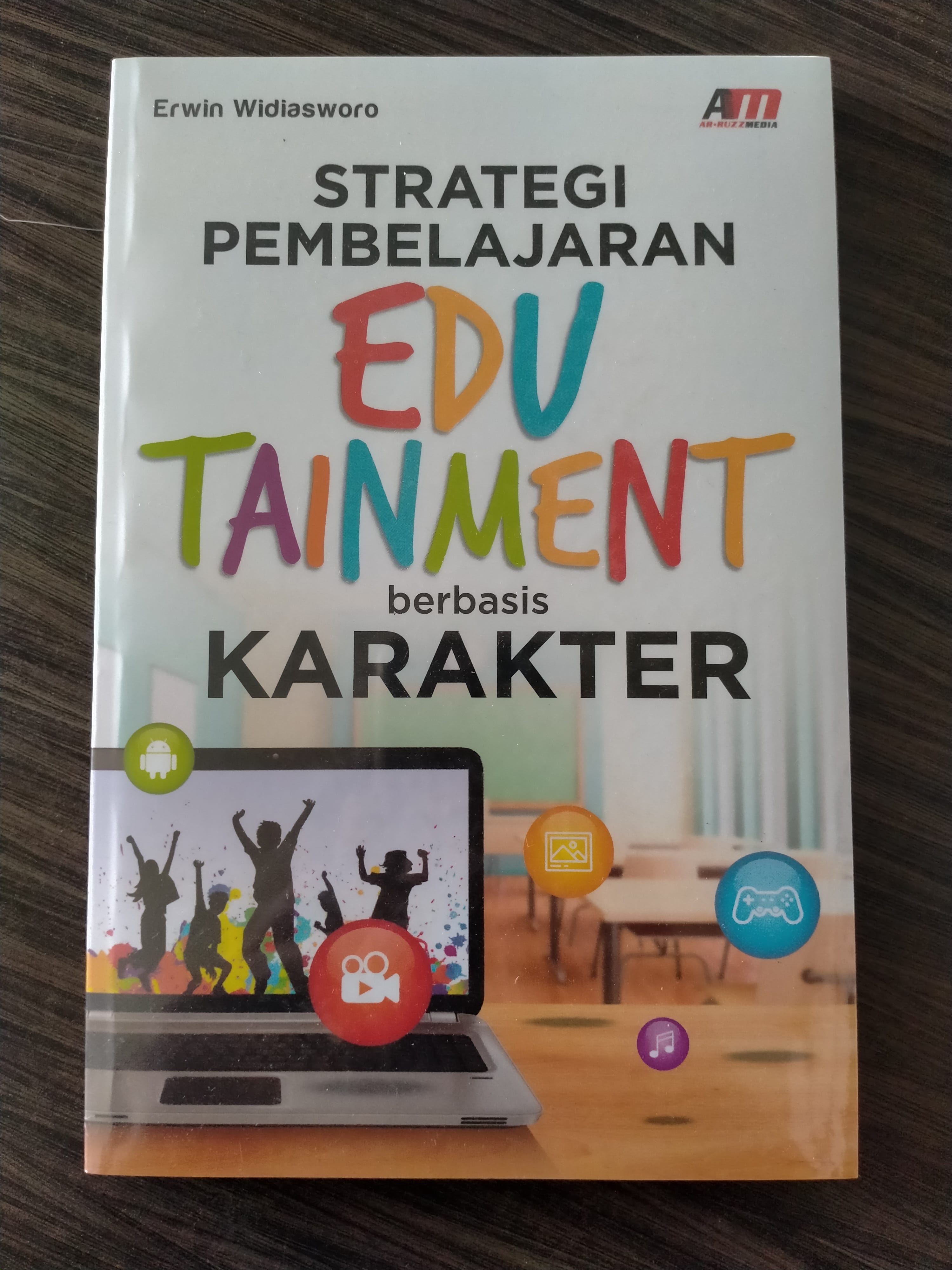 Strategi Pembelajaran Edutainment Berbasis Karakter - Erwin Widiasworo | Lazada Indonesia