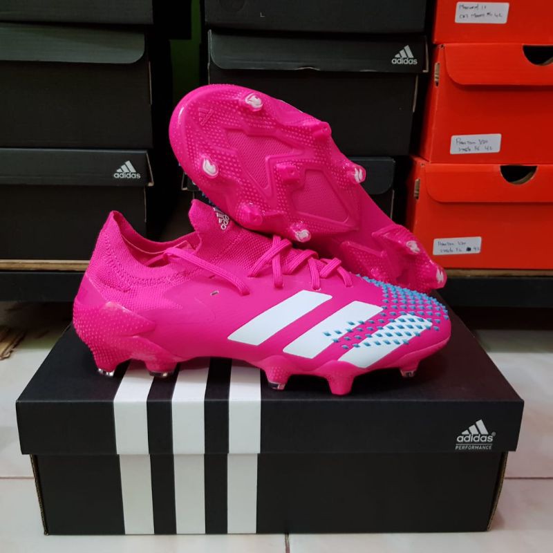 Sepatu Bola Adidas Predator