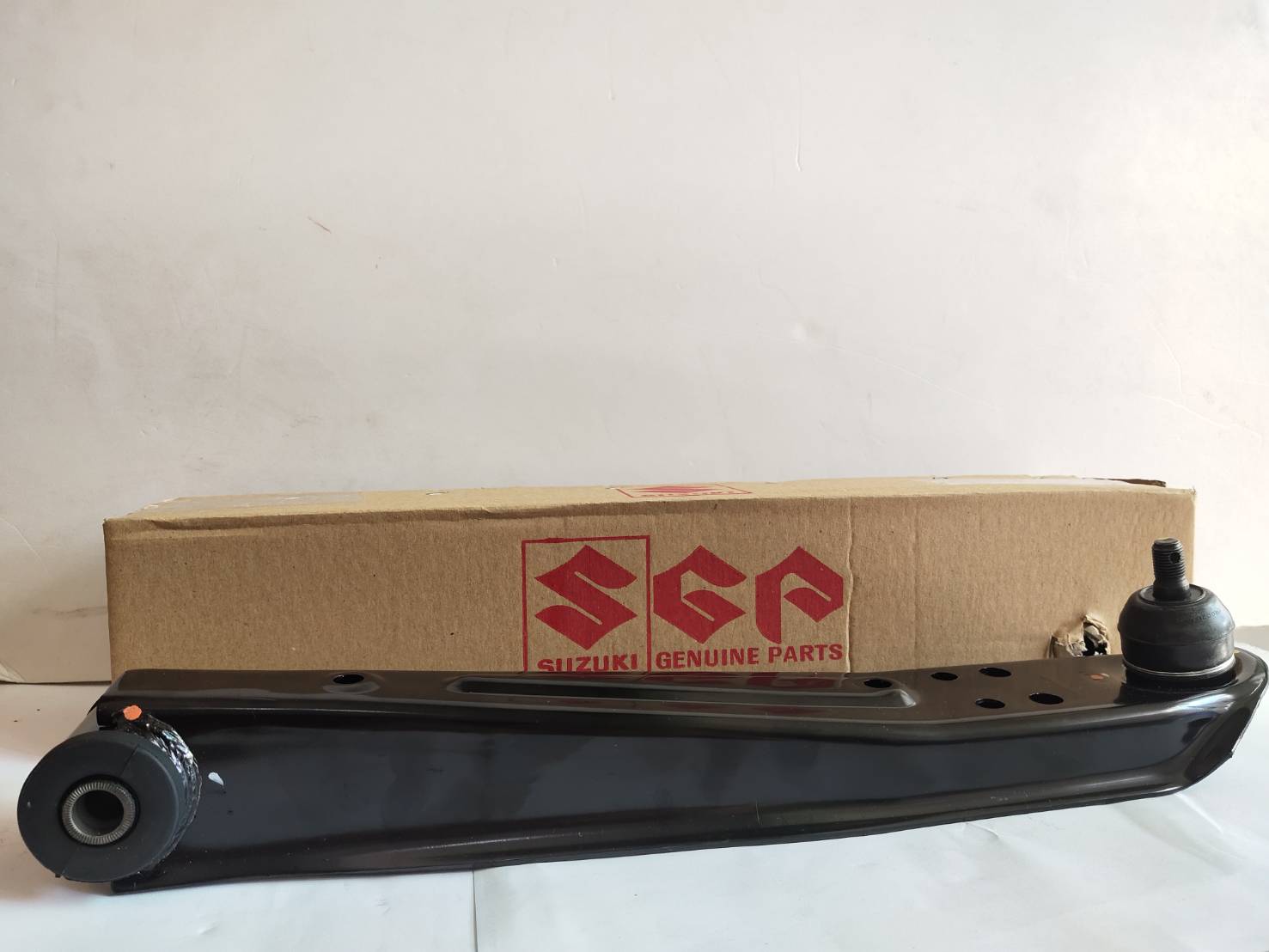 LOWER ARM / BALL JOINT ASSY SUZUKI FUTURA/APV/MEGA CARRY/ APV ARENA ORI ...