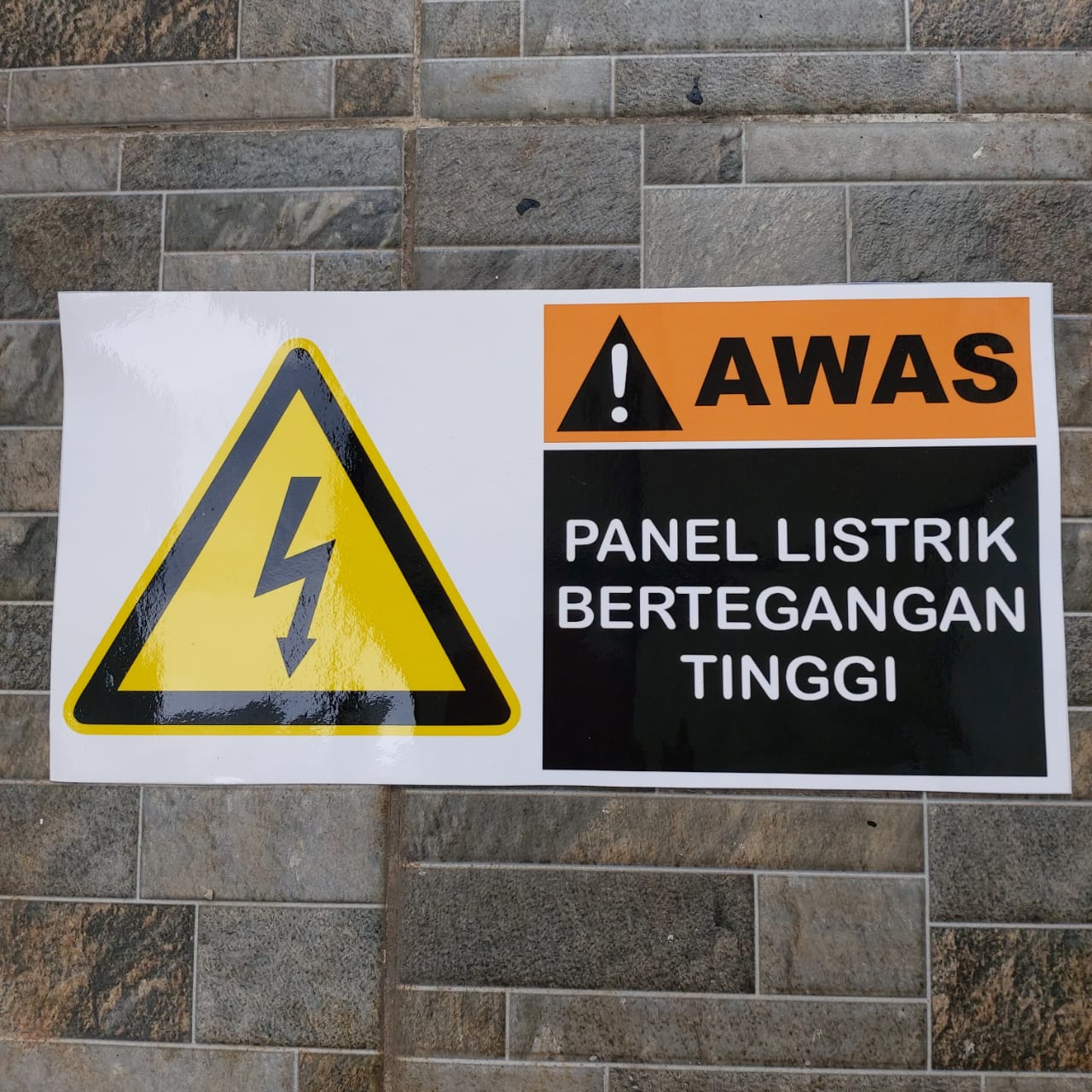 Stiker Vinyl Awas Panel Listrik Tegangan Tinggi Safety Kantor Office ...