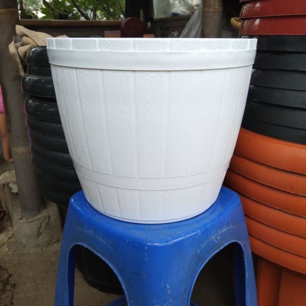 Pot Putih Gentong Kayu Levonia ukuran 37 / Pot Gentong kayu ukuran 37 ...
