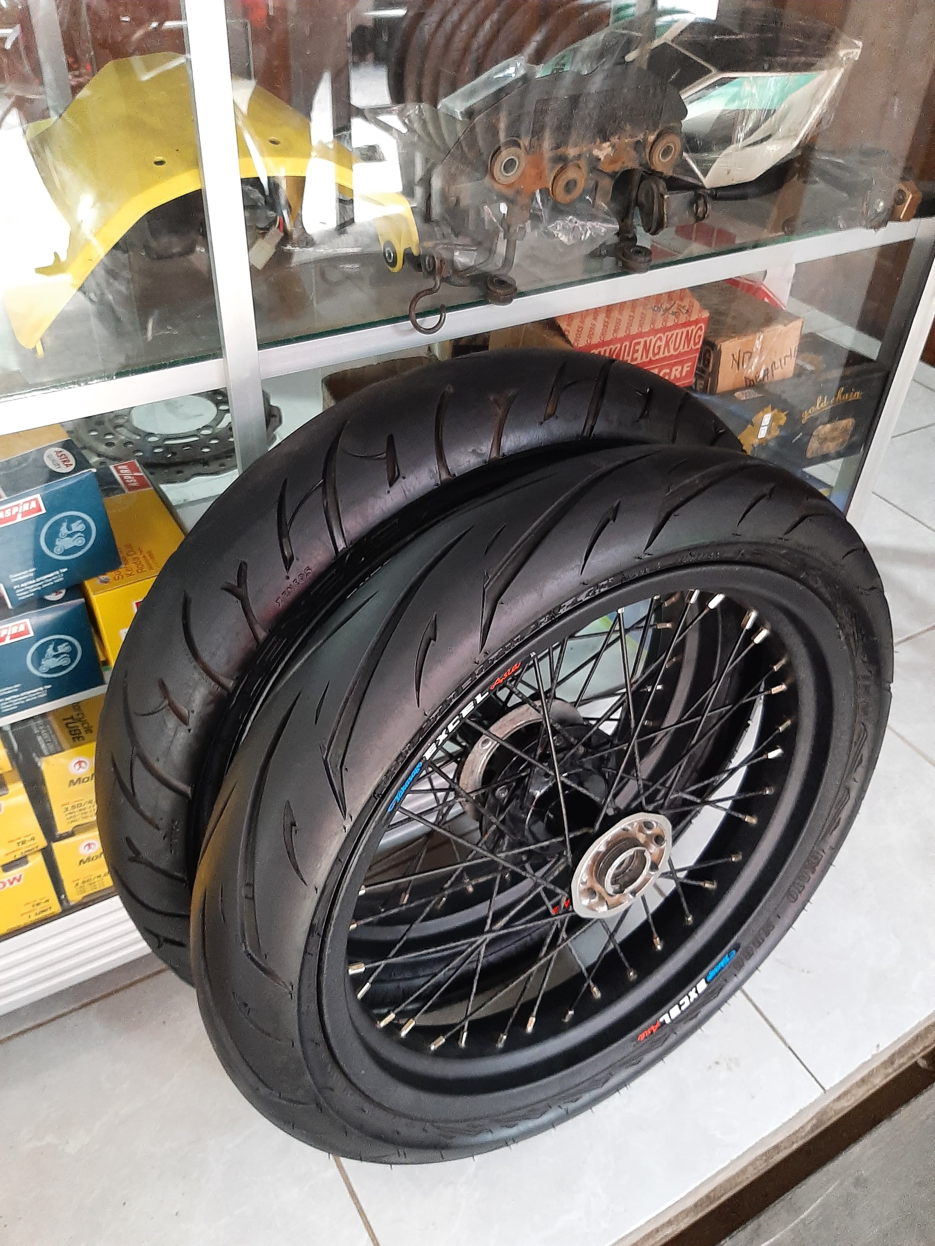 Wheelset Supermoto KLX Bekas Ban Tebal Ring 17 Roda Set Sumo D-Tracker ...