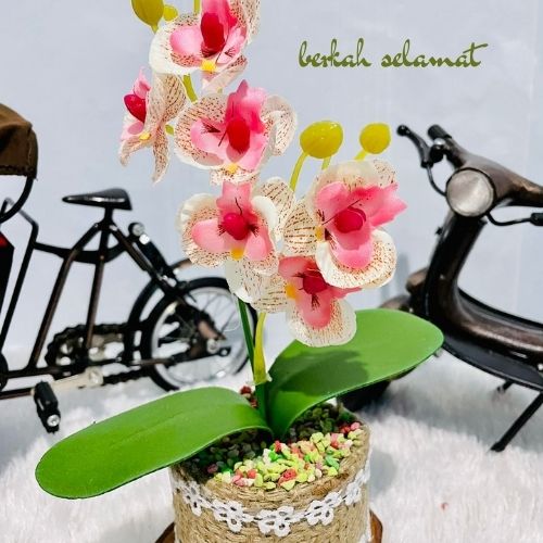 Furniture hiasan bunga Anggrek artifisial dengan pot karung goni unik ...