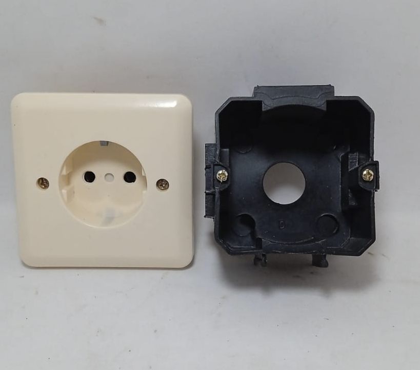 Paket Stop Kontak + Inbowdus Kotak Hitam / IB Stop Kontak Tanam Tembok ...