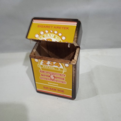 Wadah Rokok Beserta Bungkusnya Bahan Kayu Sono Keling Atau Tempat ...
