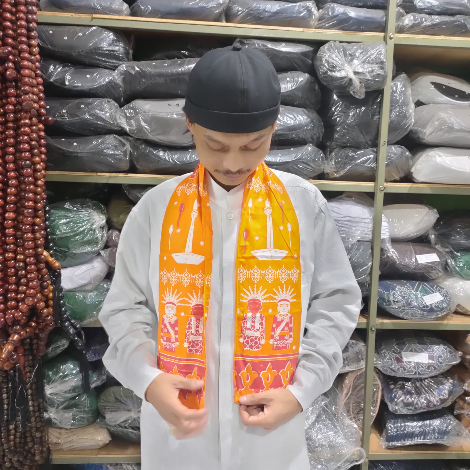 Selendang Batik Ondel Ondel Cukin Betawi Selendang Betawi | Lazada ...