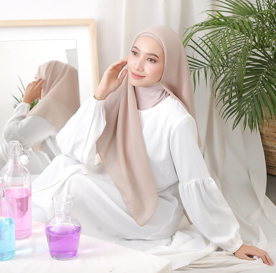 BELLA SQUARE SEGI EMPAT COKSU PREMIUM/ HIJAB SEGI EMPAT TERBARU BELLA ...